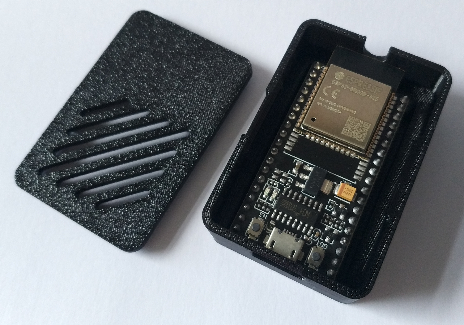 ESP32 + optional case : ESP32-WROOM-32E : Development Board Dual Core – Hobby Stuff